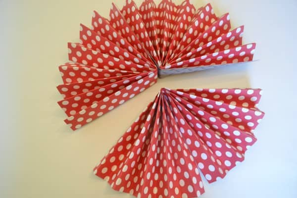 Paper Rosettes {Here's an Easy Way to Make Them!}