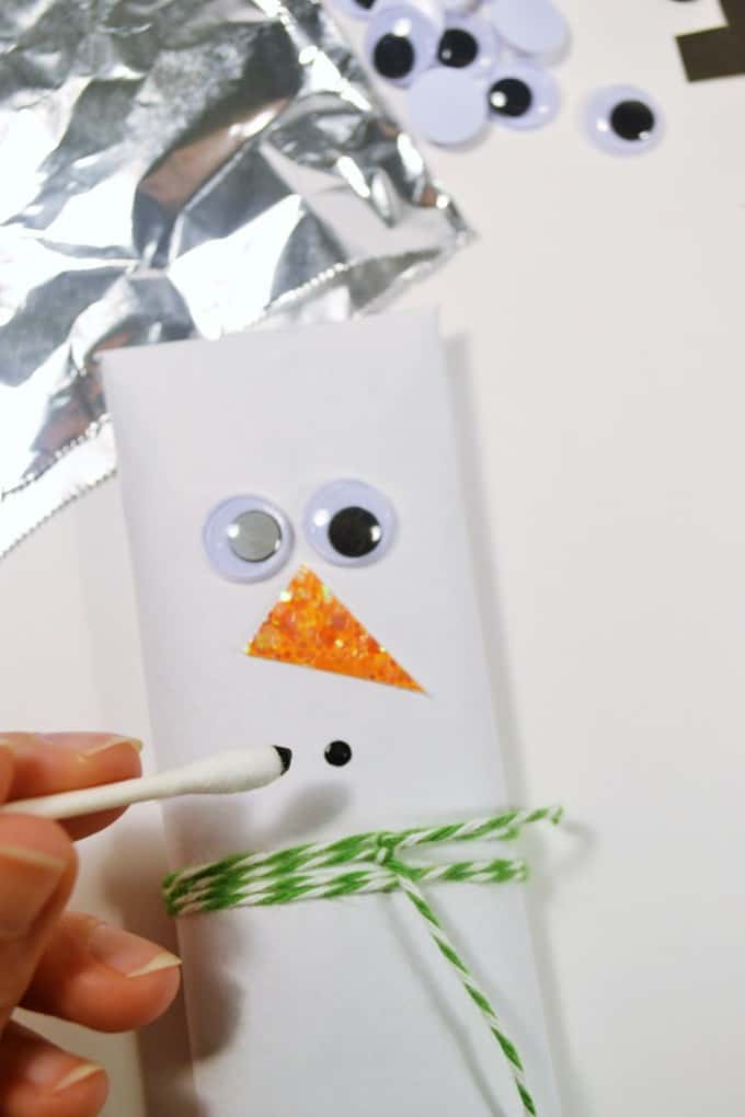 make snowman candy bars wrappers {a tutorial}