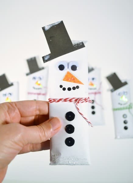 make snowman candy bars wrappers {a tutorial}