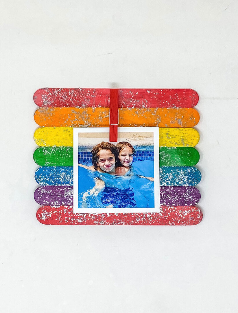 Popsicle Stick Picture Frame {An Easy Popsicle Stick Craft}