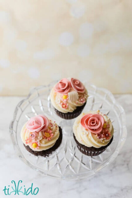 How to Make Flower Cupcakes {Easy Ideas for Piping Flowers onto Cupcakes}